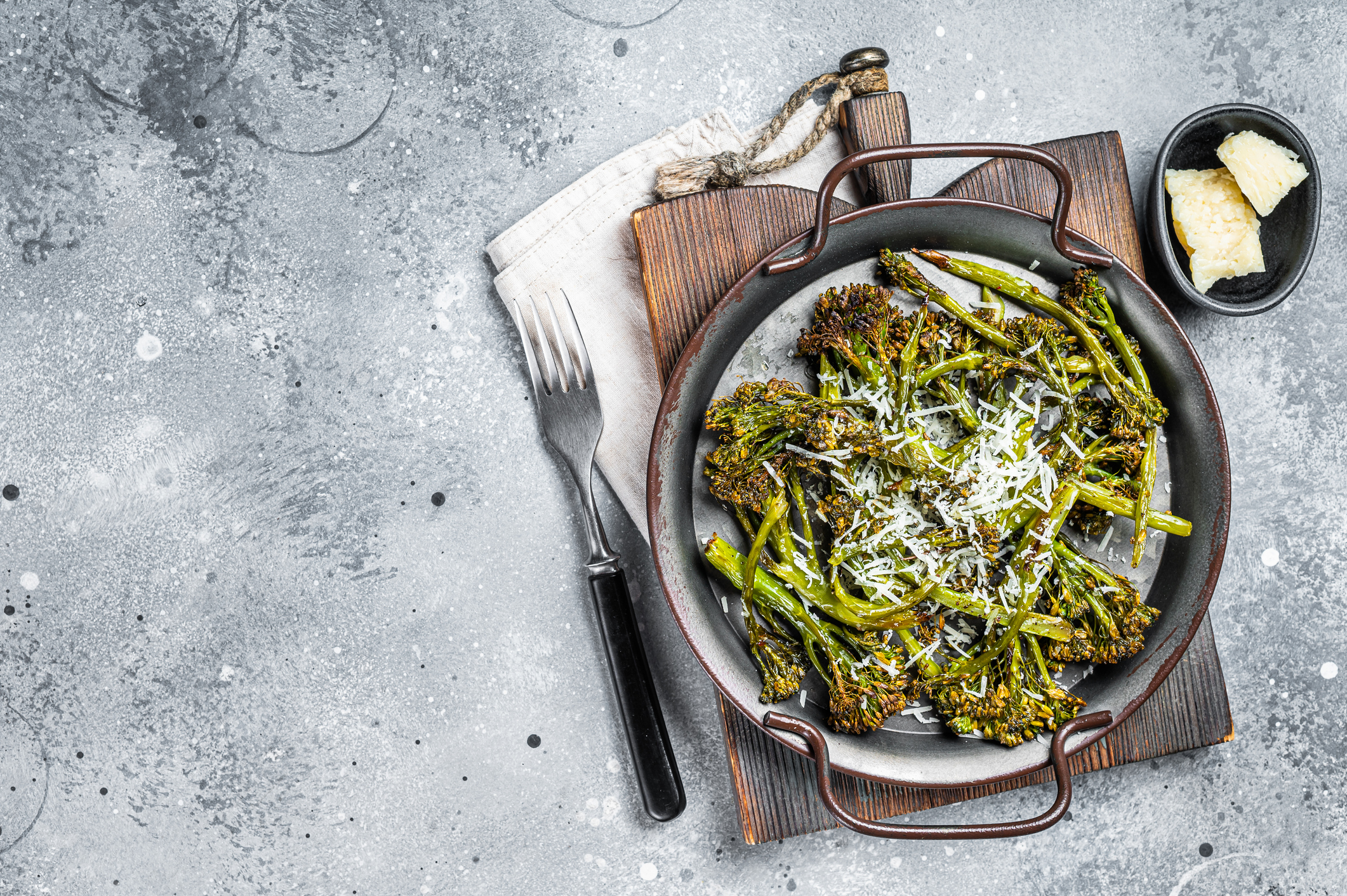 Gegrilde broccolini met Zeeuwsche Zoute Zwarte Knoflook en citroen ...